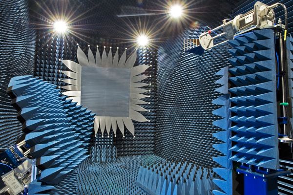 Institute of High Frequency Technology | Compact Range